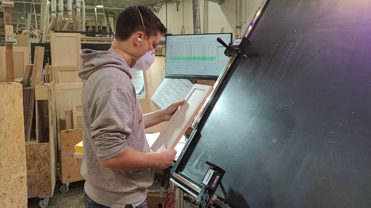 How To Avoid Buying Poor-Quality Cabinet Doors Online